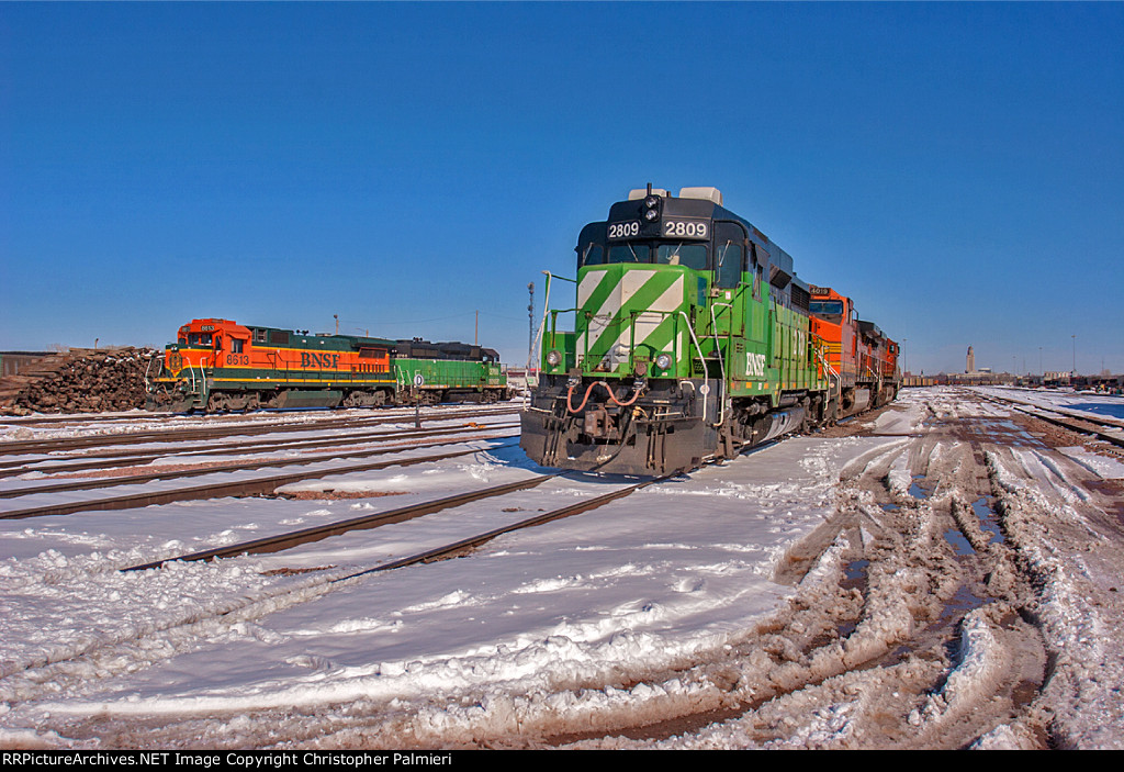 BNSF 2808 and BNSF 8613